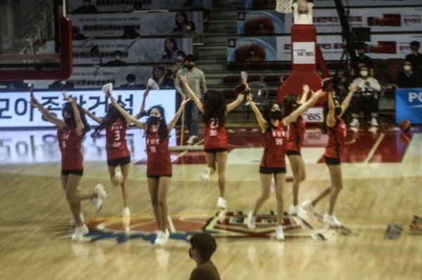 [포토]2020~2021현대모비스프로농구 안양 KGC 인삼공사 치어리더팀 공연